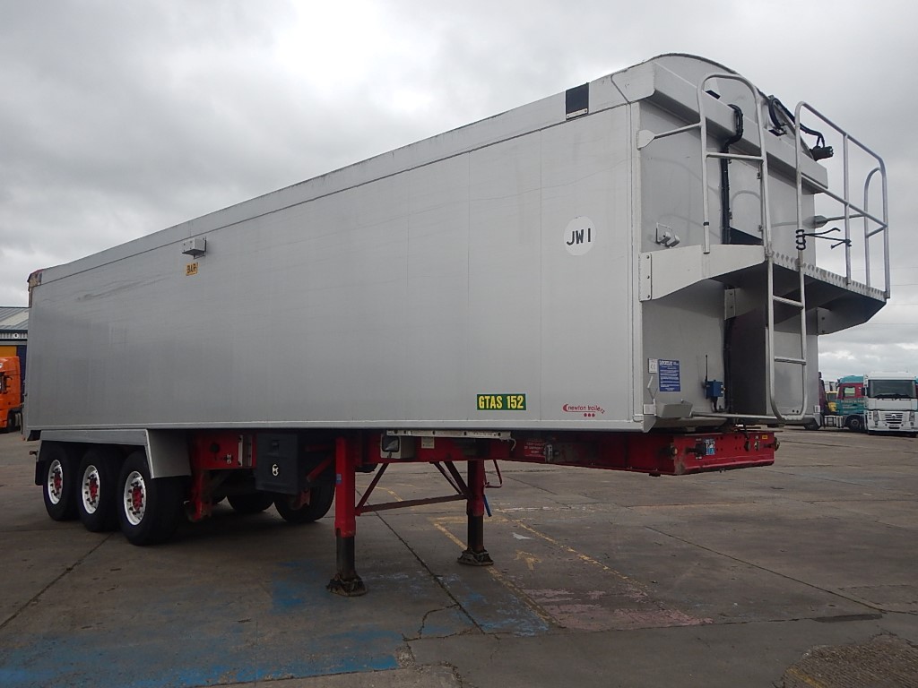 WEIGHTLIFTER 67 CU-YD PLANK SIDED SLOPER BULK TIPPING TRAILER - 2010 ...