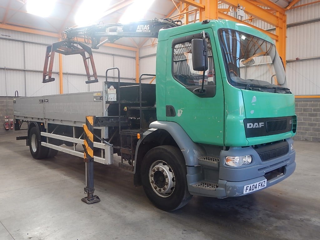 DAF LF55 4 X 2 18 TONNE BRICK GRAB - 2004 - FA04 FKZ - Walker Movements