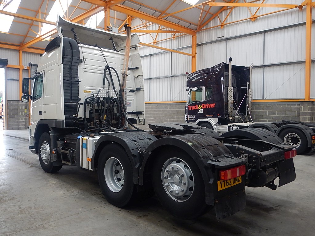 VOLVO FM GLOBETROTTER EURO 5, 6 X 2 TAG AXLE TRACTOR - 2012 - YT62 DMZ ...