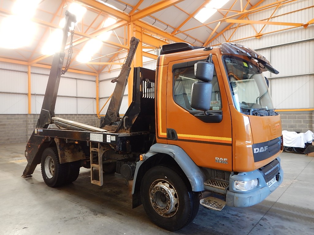 DAF LF55 220, Euro 5, 4 X 2 18 TONNE SKIP LOADER - 2010 - AE60 FDV ...