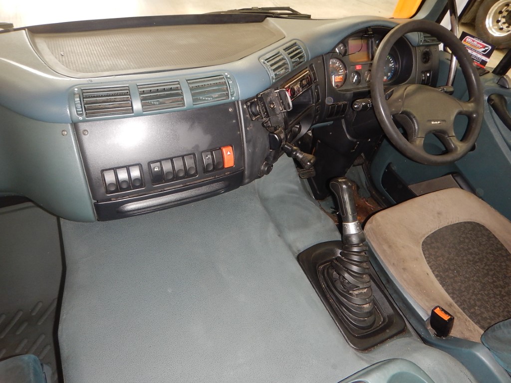 DAF CF75 FT 4 X 2 TRACTOR UNIT - 2002 - PN02 XWP - Walker Movements