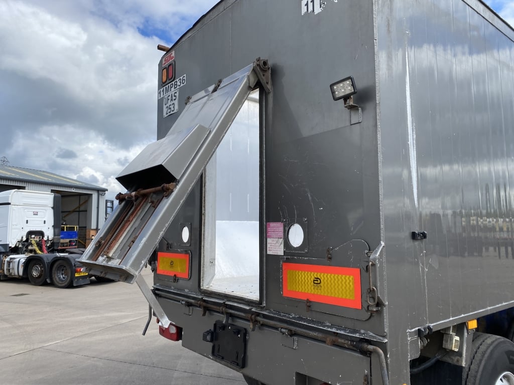 AHP 42FT FLATBED/COIL CARRIER TRAILER - 2008 - C369397 - Walker Movements
