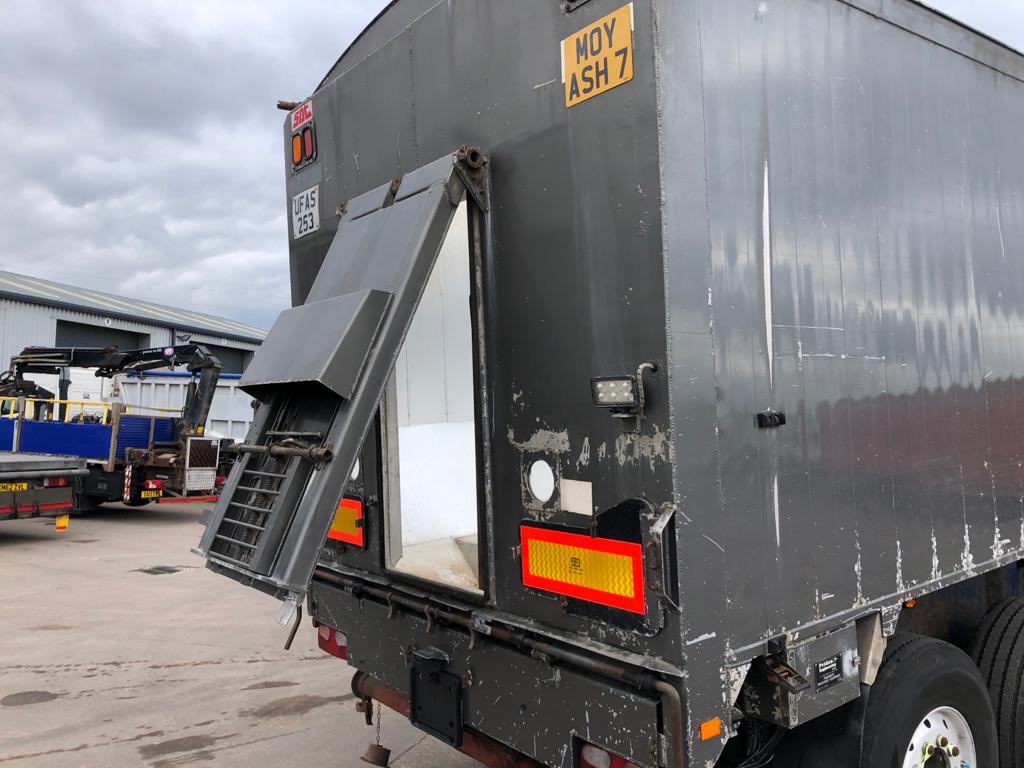 SDC 65 Cu Yd TIPPING/BLOWER TRAILER C/W DONKEY ENGINE - 2009 - C285008 ...
