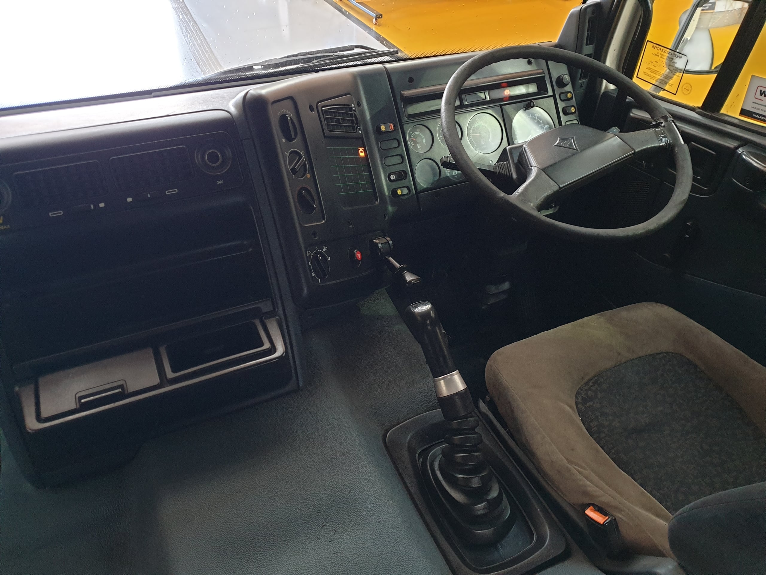 FODEN ALPHA 4X2 TRACTOR UNIT - 2000 - X331 FVA - Walker Movements