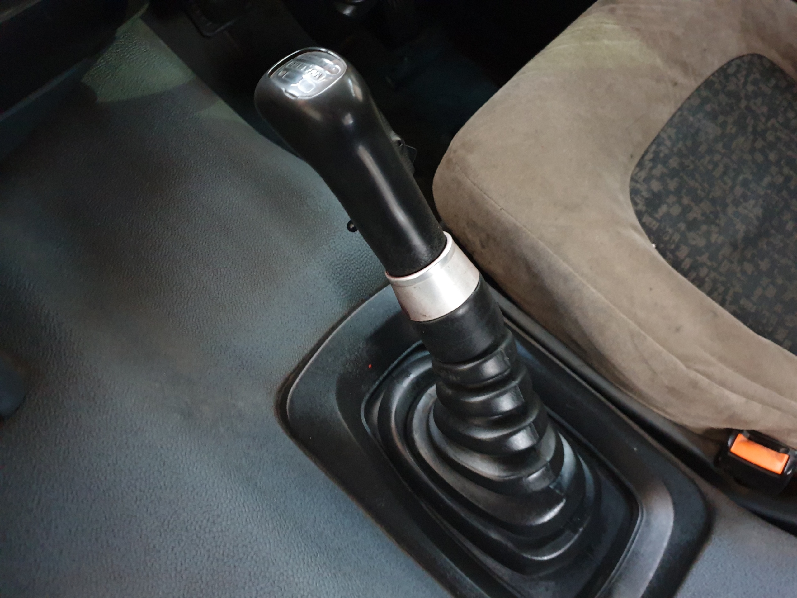 FODEN ALPHA 4X2 TRACTOR UNIT - 2000 - X331 FVA - Walker Movements