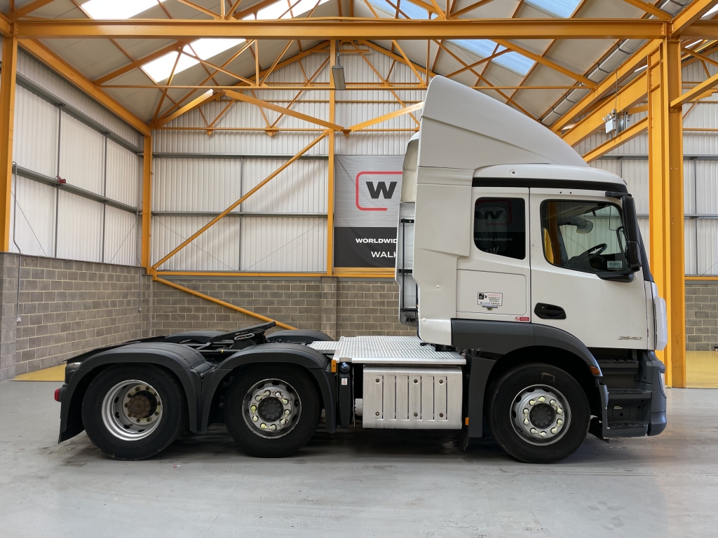 VOLVO FH12 340 4X2 TRACTOR UNIT – 1996 – P597 BAY - Walker Movements