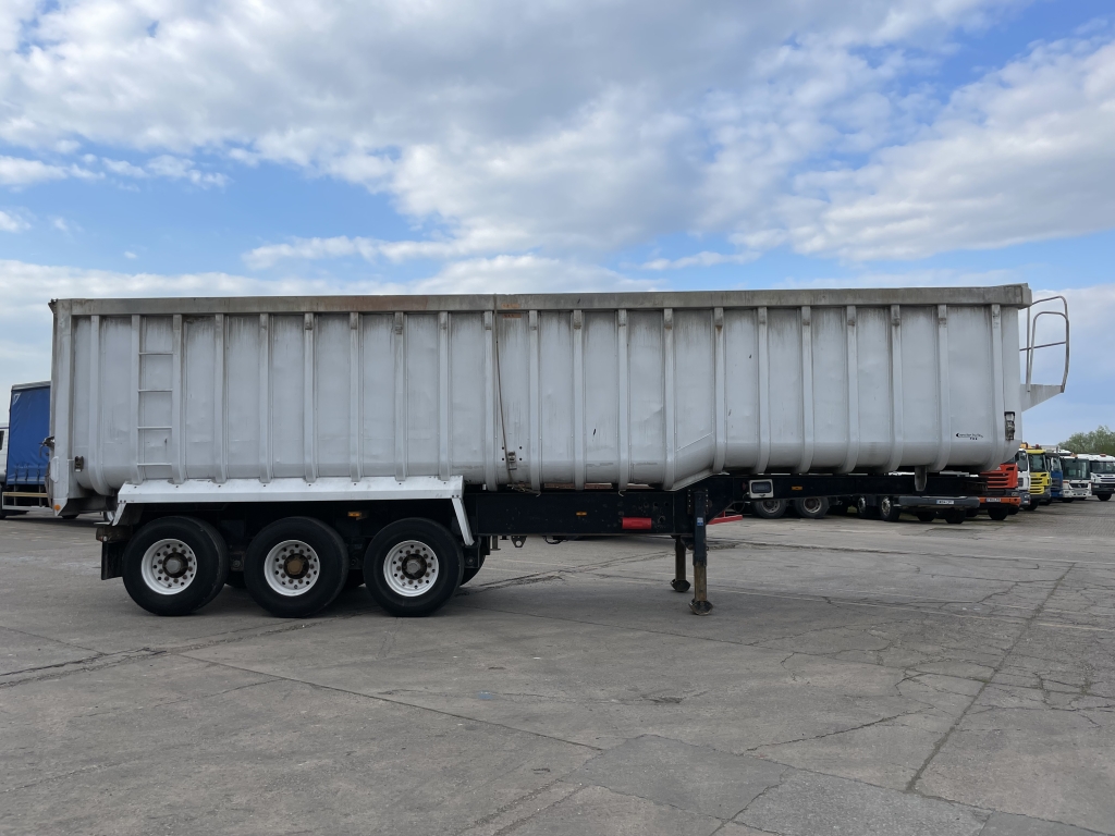 BODEN TANDEM AXLE 20FT SKELETAL TRAILER - 1971 - WH 206 - Walker Movements