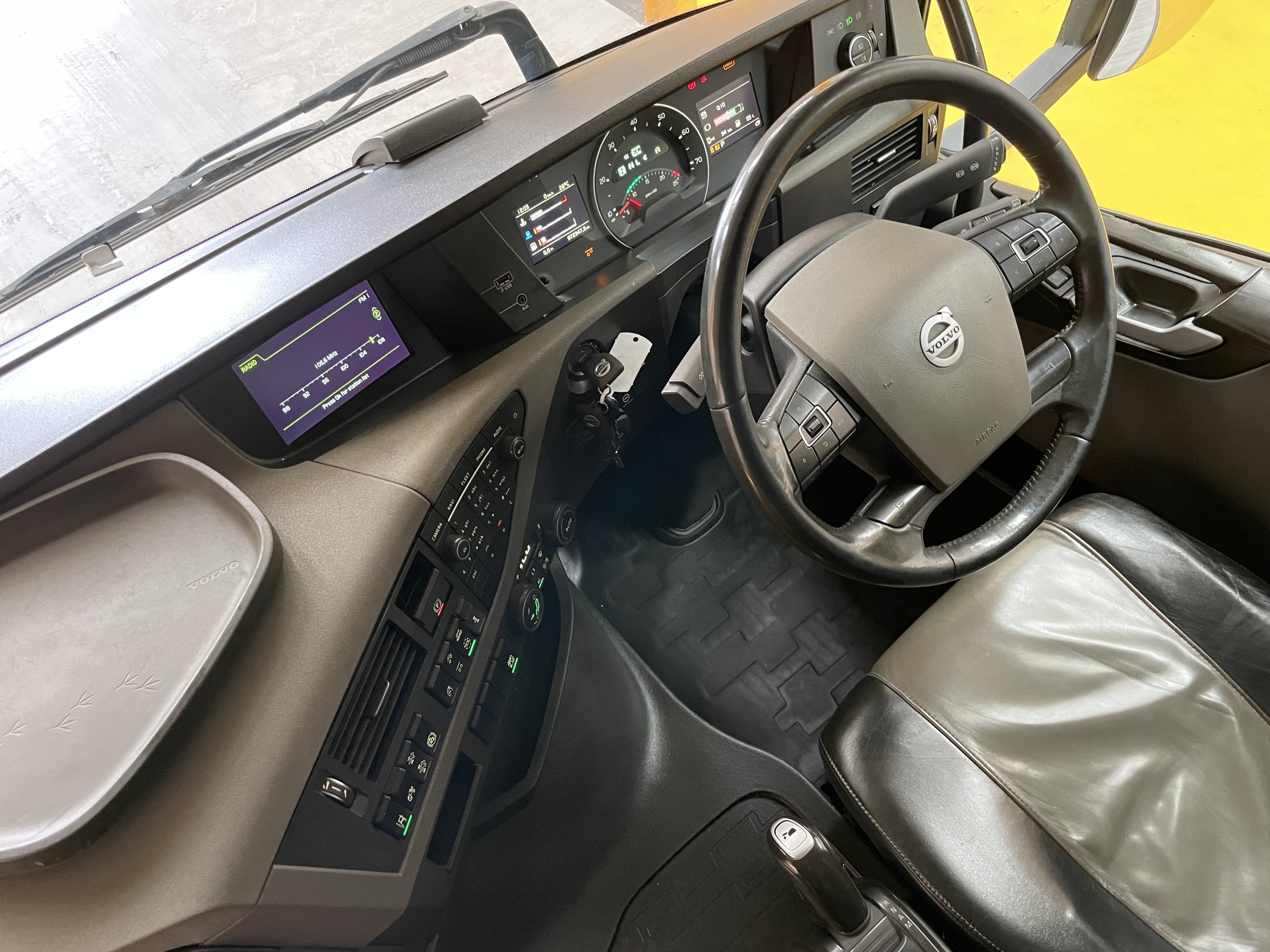 VOLVO FH 500 VERSION 4 GLOBETROTTER XL *EURO 6* 6X2 TAG AXLE TRACTOR ...