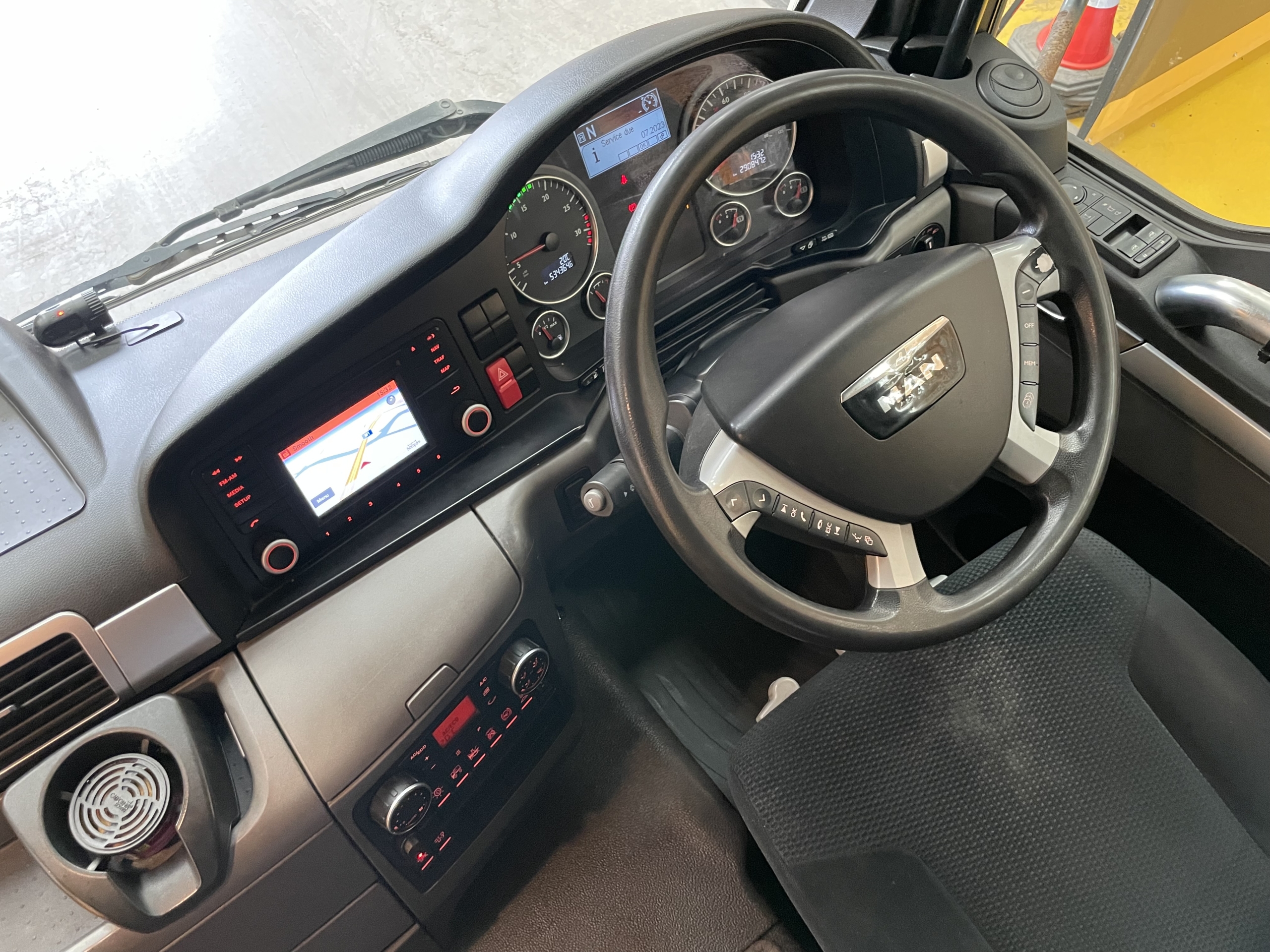 MAN TGM 18.250 *EURO 6* 4X2 CURTAINSIDER - 2015 - NU15 YJL - Walker Movements