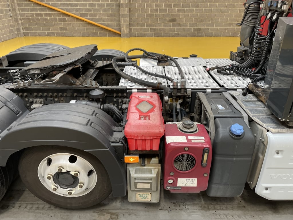 SCANIA R480 HIGHLINE EURO 5 (SCR) TAG AXLE 6X2 TRACTOR UNIT – 2013 ...