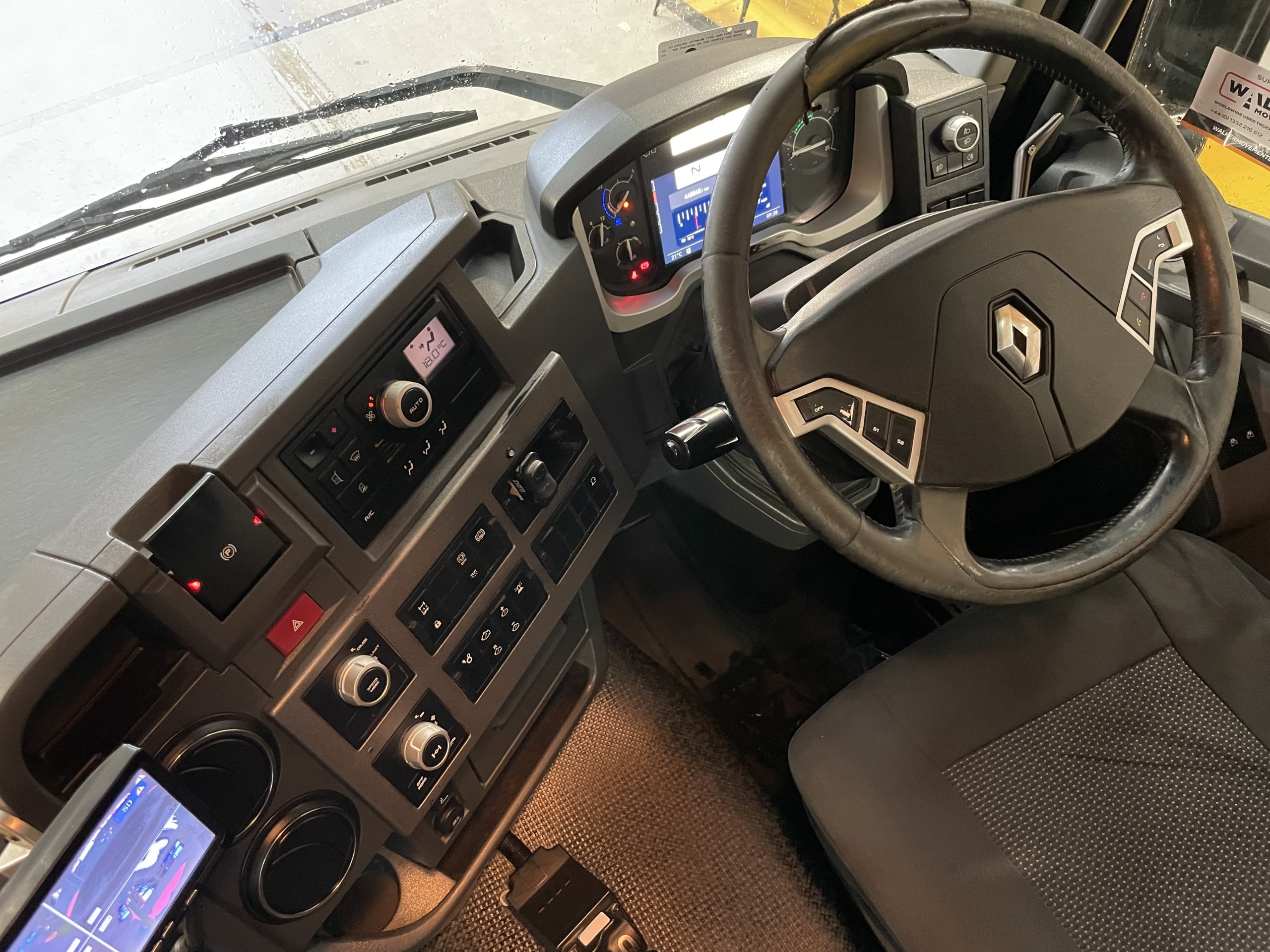 RENAULT C430 *EURO 6* 8X4 STEEL TIPPER - 2016 - BD16 PBD - Walker Movements