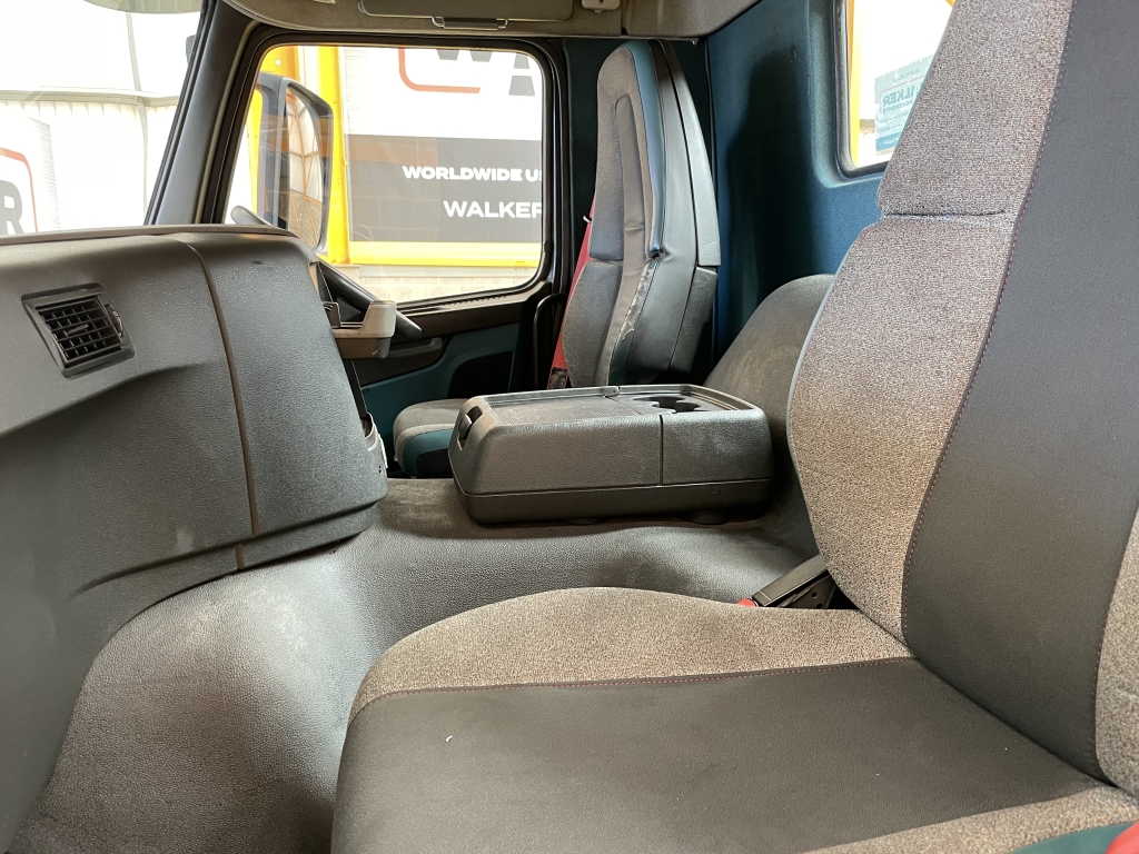 VOLVO FM 330 *EURO 6*, 4X2 18 TONNE DRAWBAR SPEC CHASSIS CAB – 2016 ...