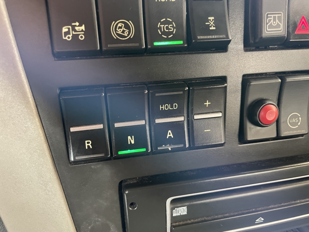 VOLVO FM 330 *EURO 6*, 4X2 18 TONNE DRAWBAR SPEC CHASSIS CAB – 2016 ...