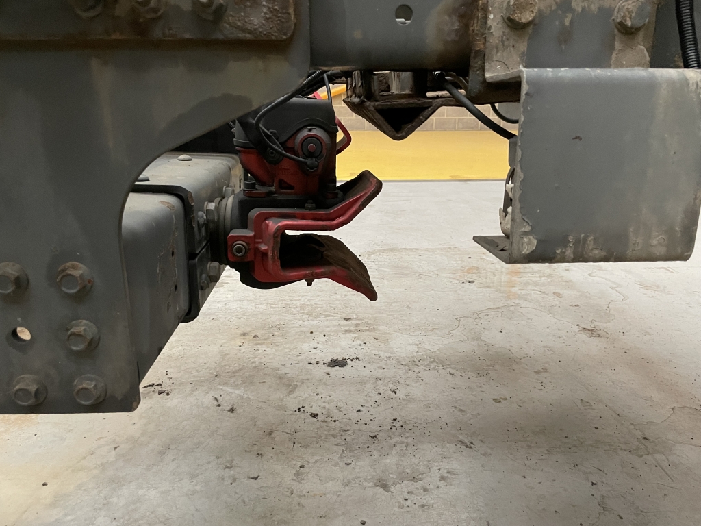 VOLVO FM 330 *EURO 6*, 4X2 18 TONNE DRAWBAR SPEC CHASSIS CAB – 2016 ...