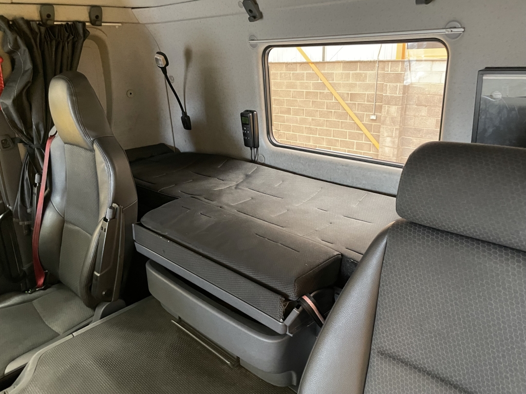 SCANIA V8 R580 TOPLINE 6X2 TRACTOR UNIT - 2005 - VF05 EXG - Walker ...