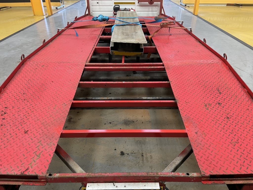 40FT STEEL SHIPPING CONTAINER - SP 847841 - Walker Movements