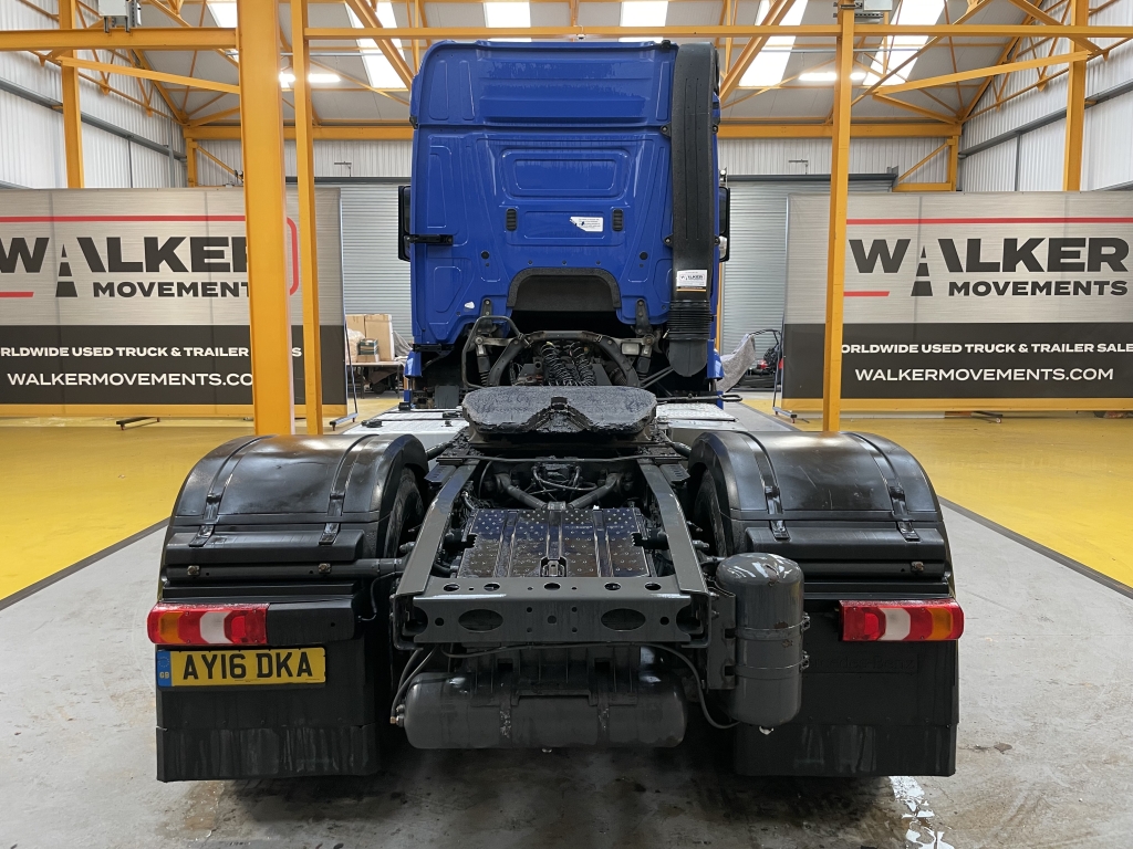 Used Commercial Trucks | Commercial Vehicles for Sale - Walker Movements