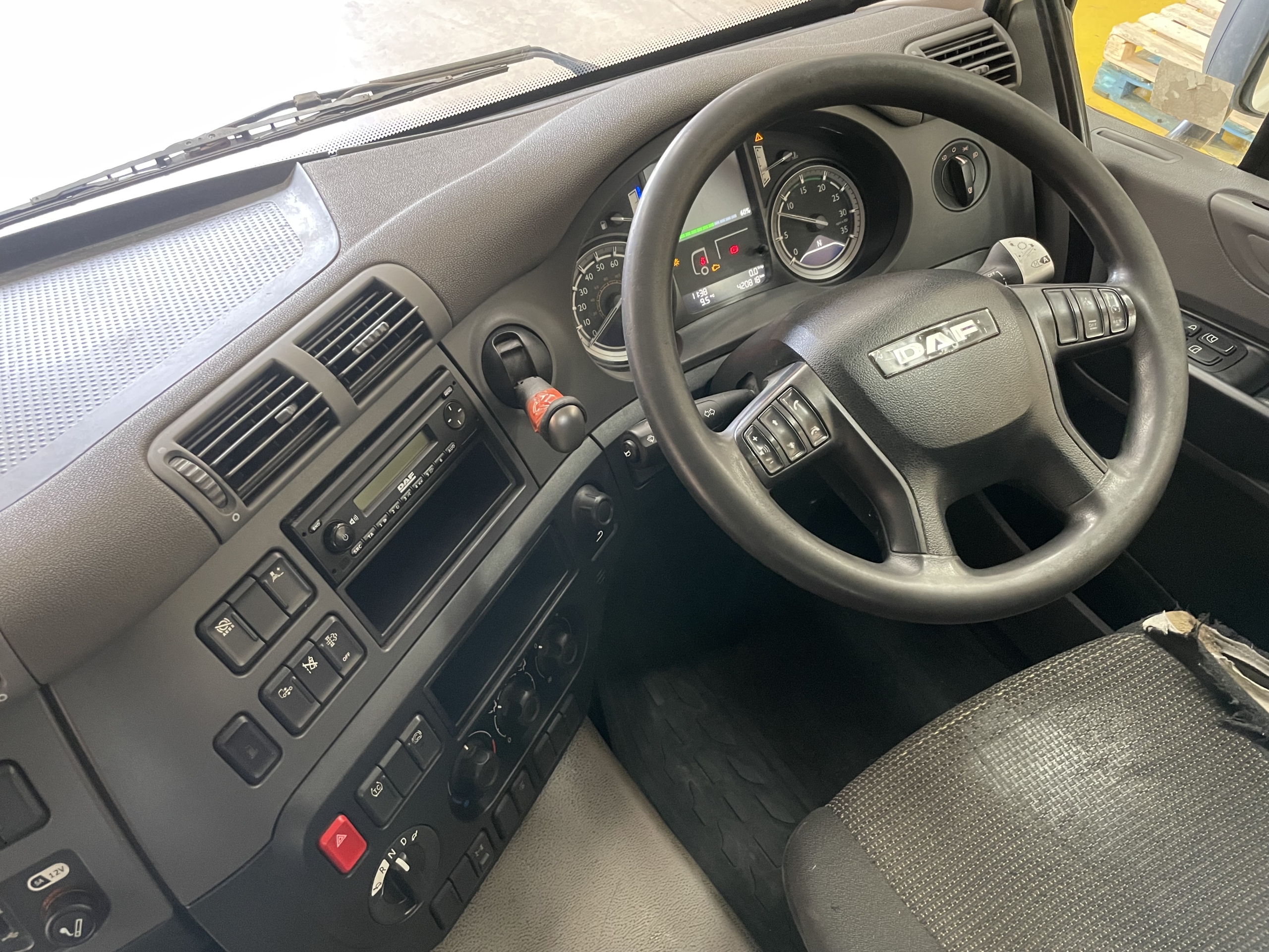 DAF CF250 *EURO 6*, 4X2 DROPSIDE FLATBED – 2016 – DK16 YZS - Walker Movements