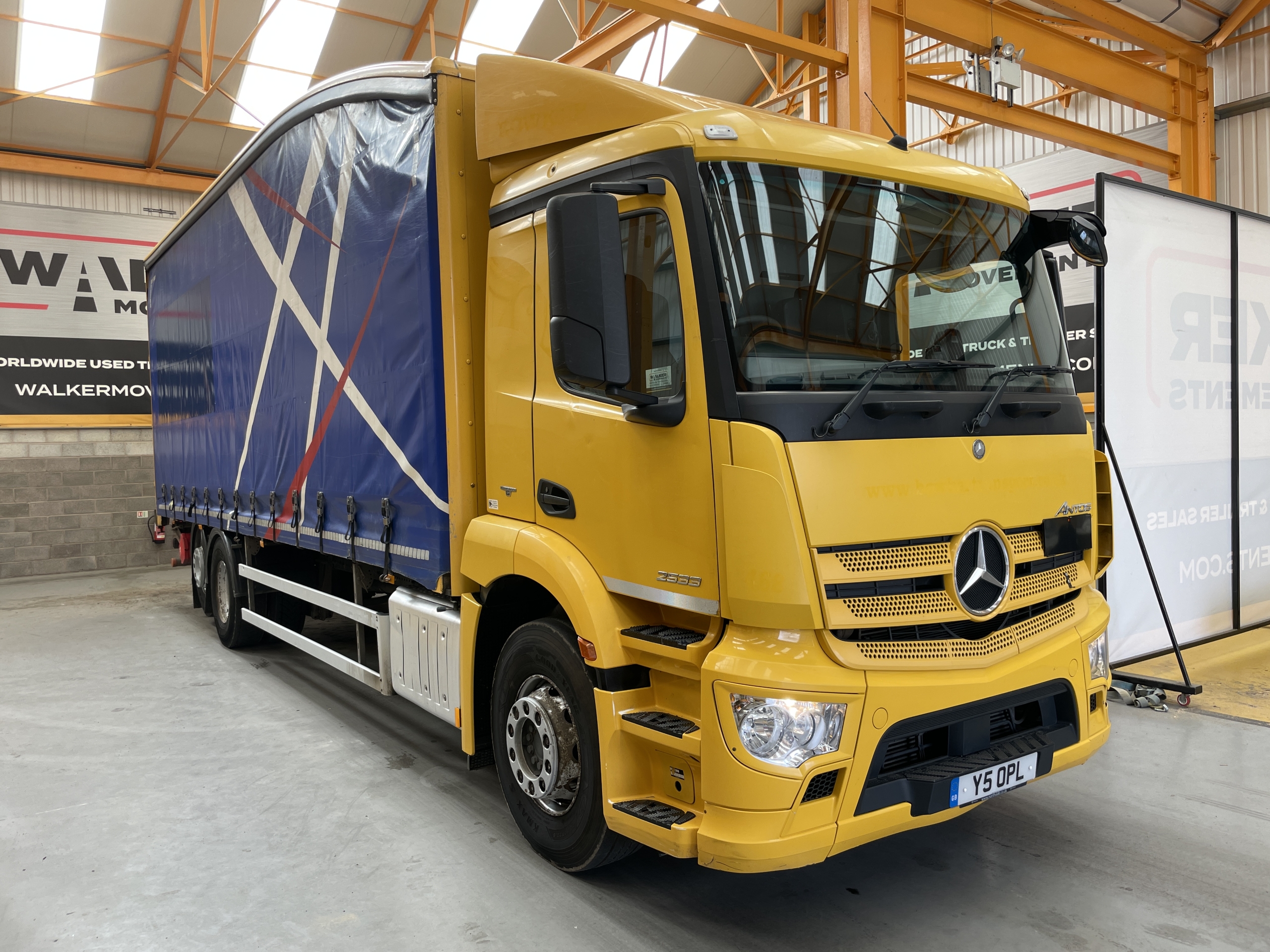 MERCEDES BENZ ANTOS 2533 *EURO 6*, 6X2, 26 TONNE CURTAINSIDER - 2015 ...