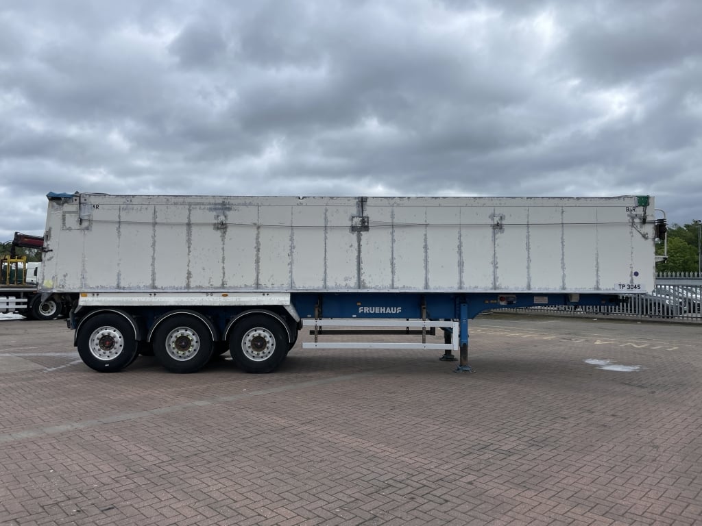 HGV Trailers for Sale | Used Truck Trailers - Walker Movements