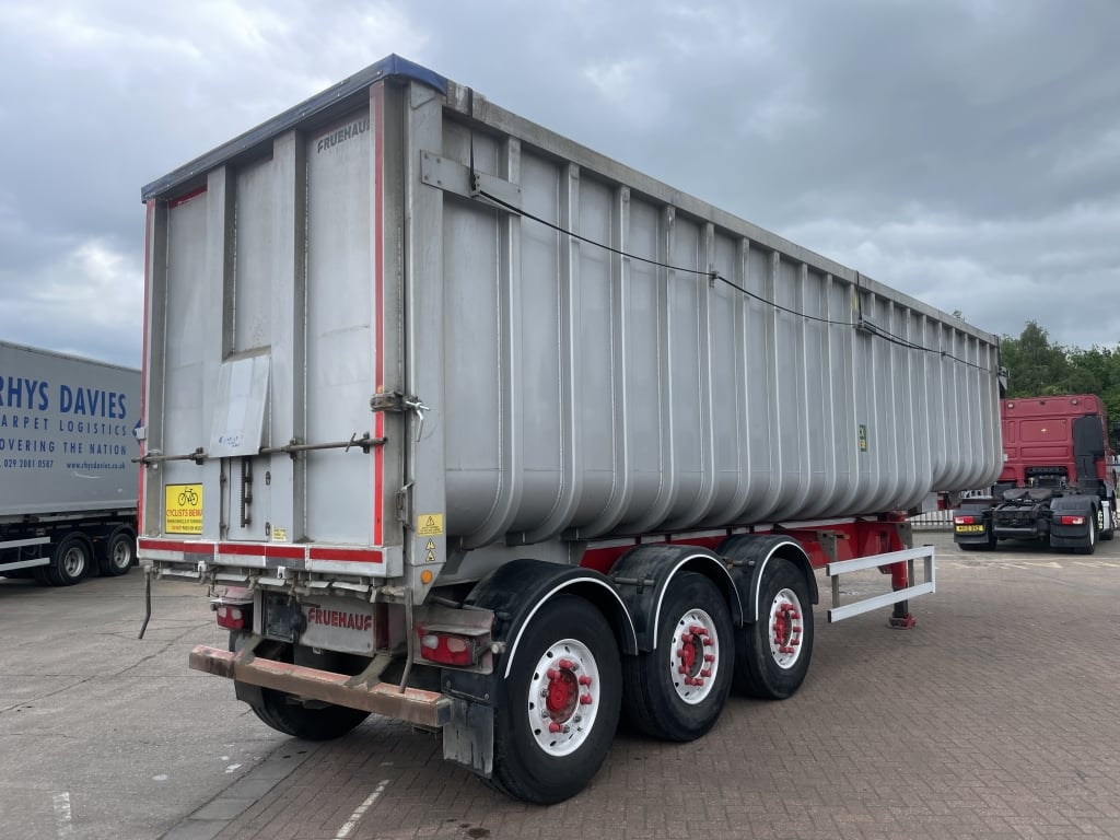 HGV Trailers for Sale | Used Truck Trailers - Walker Movements