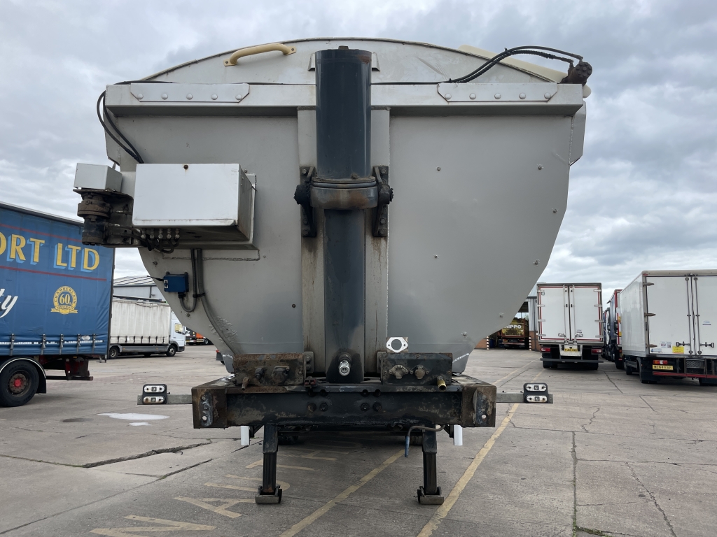 HGV Trailers for Sale | Used Truck Trailers - Walker Movements