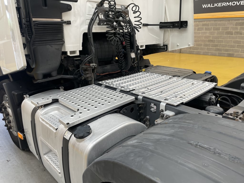 VOLVO FH 500 VERSION 4 GLOBETROTTER XL *EURO 6* 6X2 TRACTOR UNIT – 2015 – WA15 FFO - Walker ...