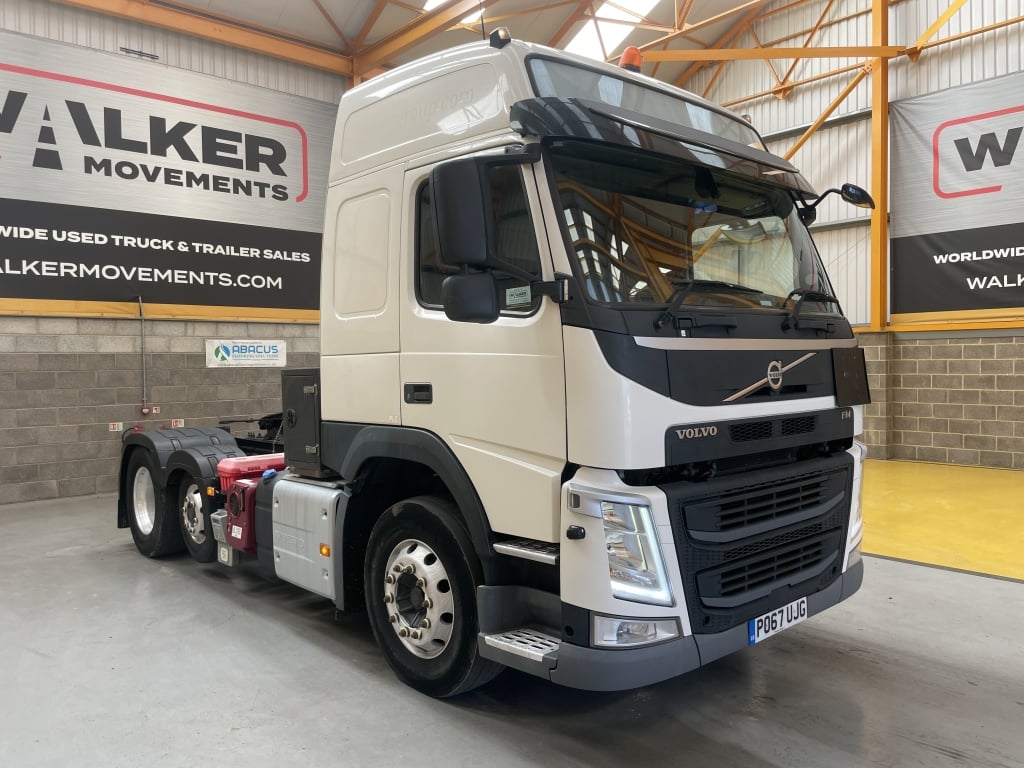 VOLVO FM 450 GLOBETROTTER *EURO 6* ADR SPEC 6X2 TRACTOR UNIT – 2017 – PO67 UJG - Walker Movements