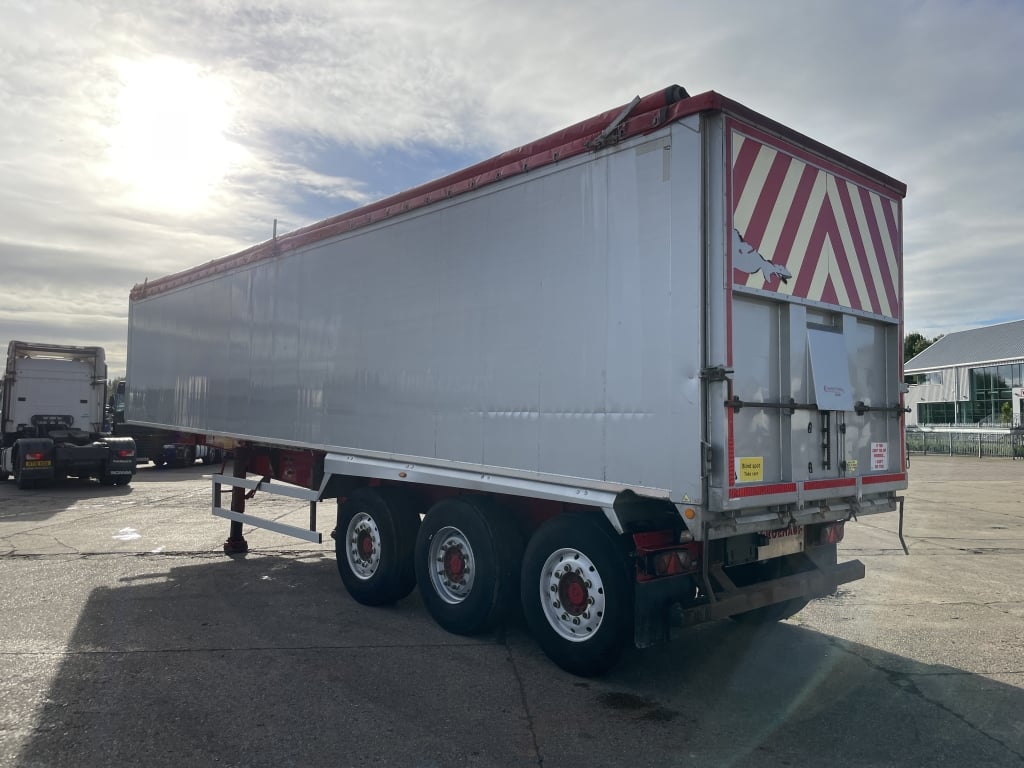 HGV Trailers for Sale | Used Truck Trailers - Walker Movements