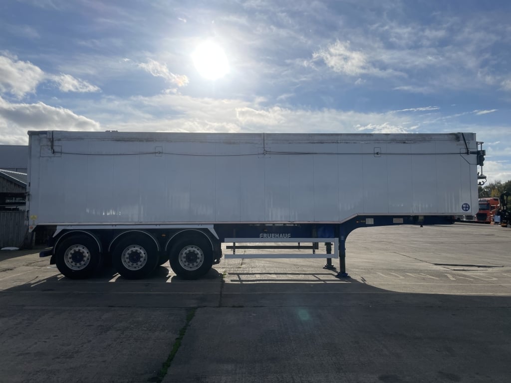 HGV Trailers for Sale | Used Truck Trailers - Walker Movements