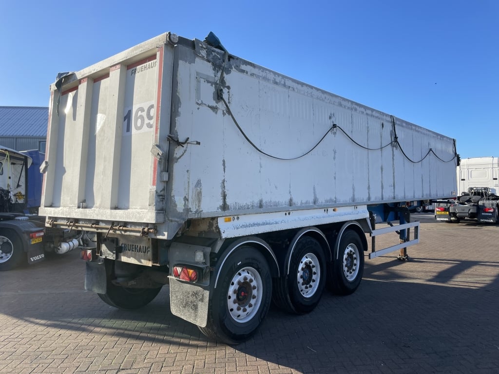 HGV Trailers for Sale | Used Truck Trailers - Walker Movements
