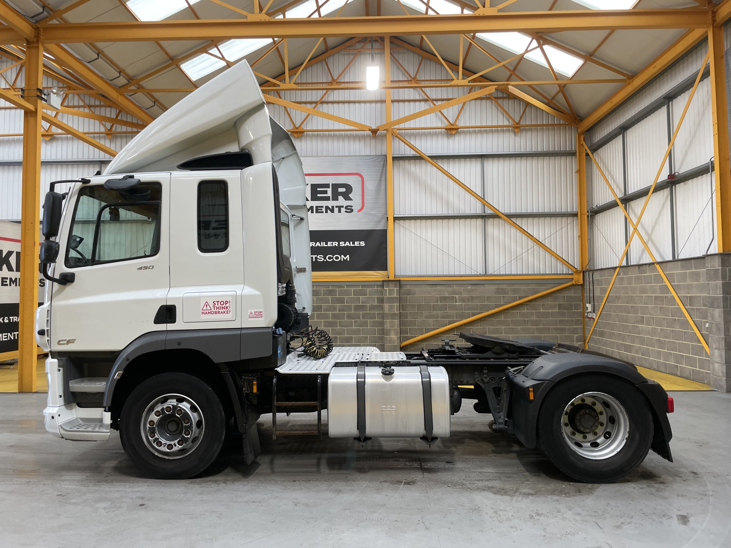 DAF CF450 *EURO 6*, 4X2 TRACTOR UNIT - 2018 - PK68 ZVO - Walker Movements