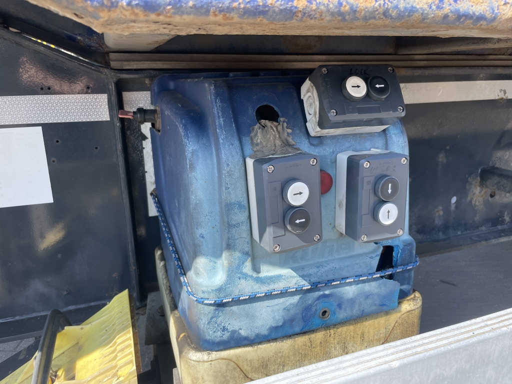 DENNISON LOCK AND GO SLIDING SKELETAL TRAILER – 2013 – C358580 - Walker ...