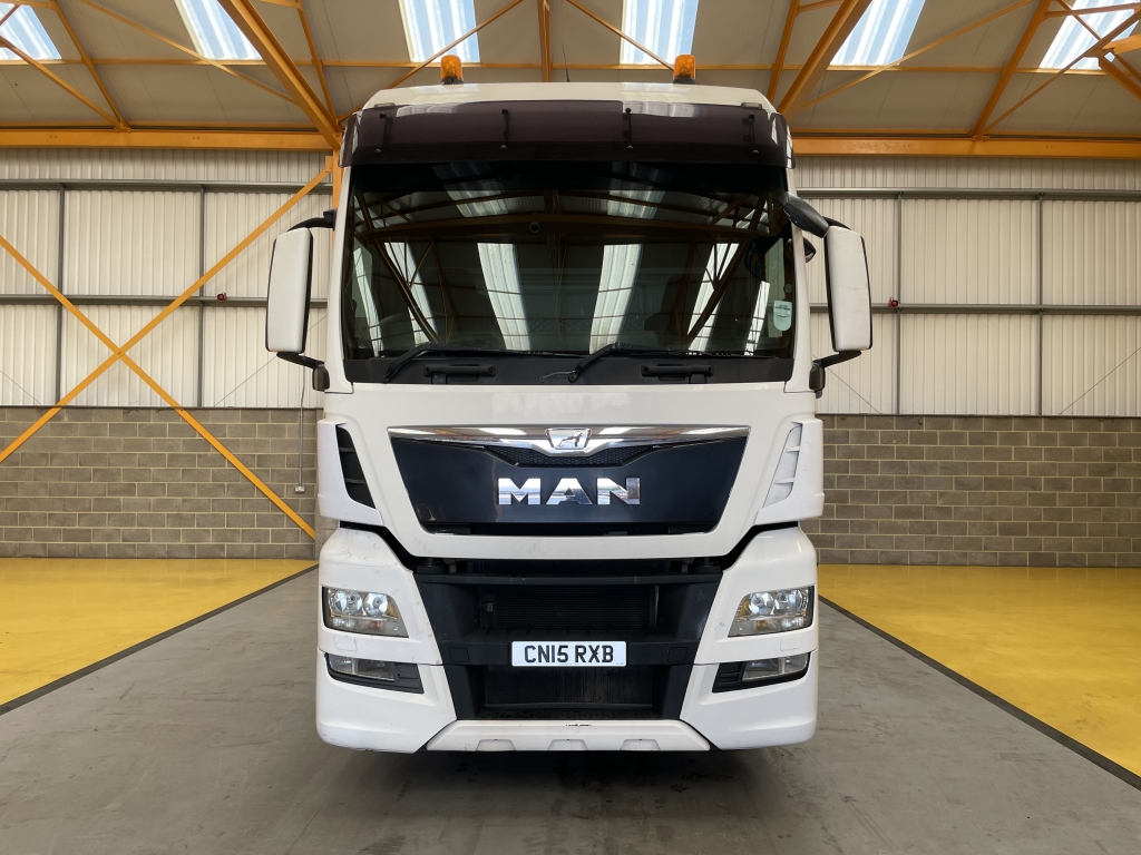 Used Commercial Trucks | Commercial Vehicles for Sale - Walker Movements