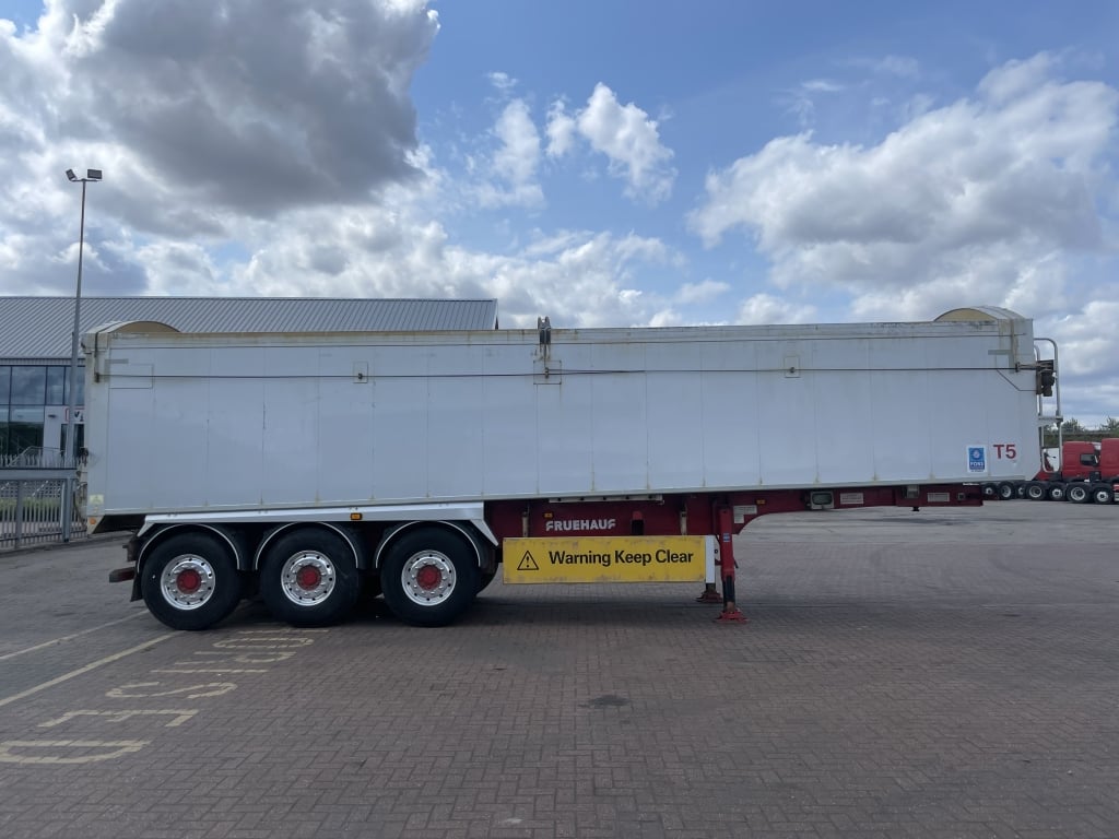 HGV Trailers for Sale | Used Truck Trailers - Walker Movements