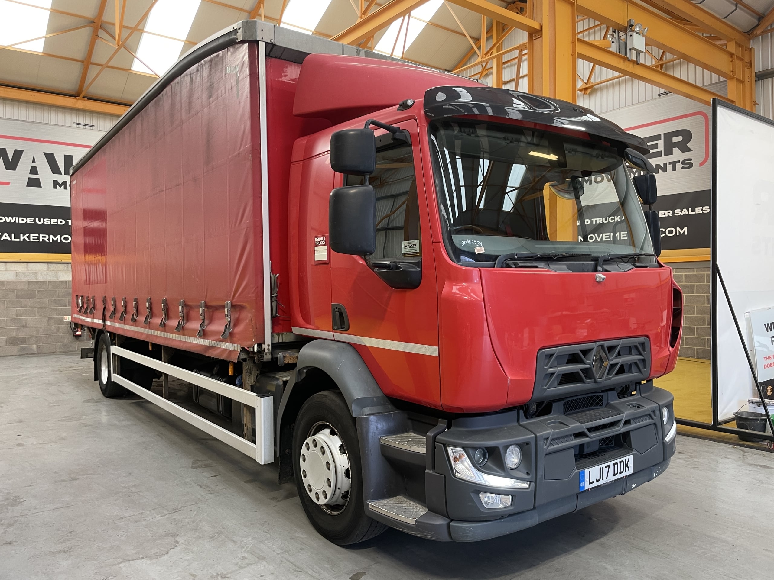 RENAULT D18 WIDE 18 TONNE *EURO 6*, 4X2 CURTAINSIDER - 2017 - LJ17 DDK - Walker Movements